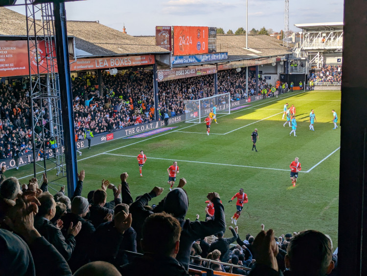 Luton Town - Portsmouth • OStadium.com